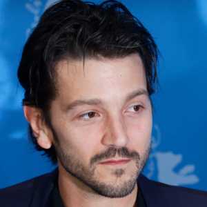 Diego Luna | Revionz